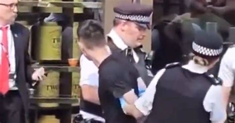 یک دختر ۱۱ ساله در لندن با ضرب چاقو به‌شدت زخمی شد افغانستان اینترنشنال