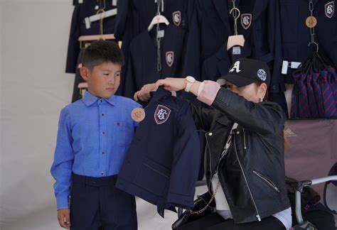 Төв талбайд хичээлийн шинэ жилийн нэгдсэн худалдаа гарч байна