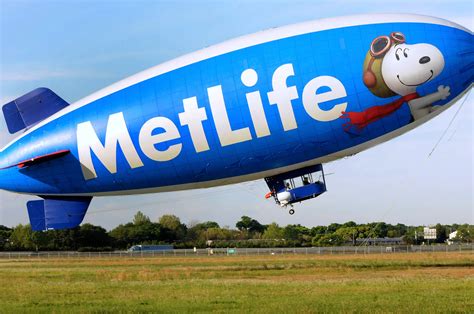 Metlife Snoopy Blimp