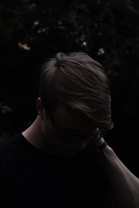 무료 이미지 남자 빛 여자 사람 초상화 어둠 잠겨있는 검은 단색화 레이디 닫다 눈 머리 아름다움 위기 오르간 감정 수고 감각 관심사