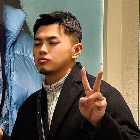 近期很常遇到一些會把對話略過的人 像是問對方要不要一起晚餐 過陣子對方傳了另個東西就會自己講起來 完全跳過前面的問題或邀約就放在那 真的好想說