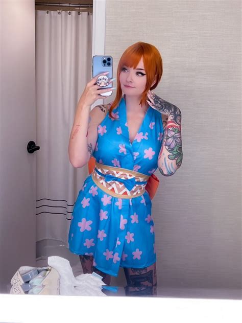 Modelo fã de One Piece fez um adorável cosplay do visual de Nami em Wano Critical Hits