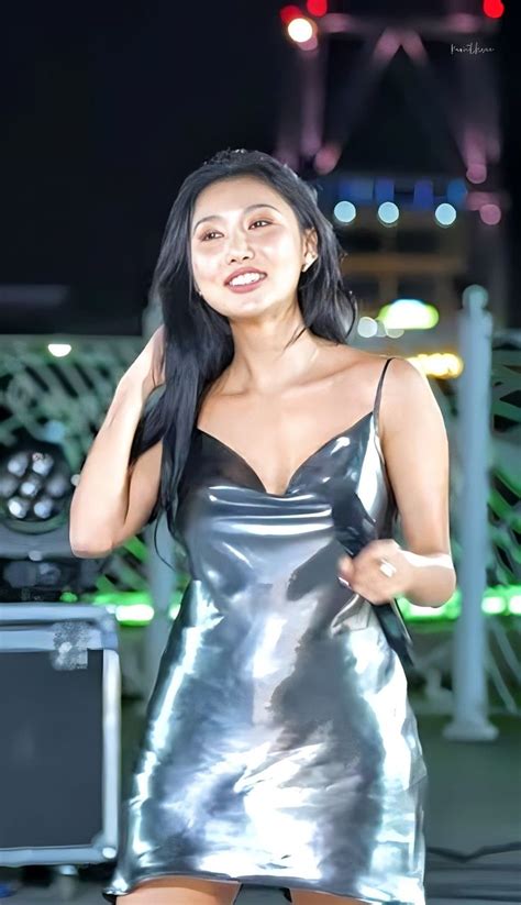 Pin On Hwasa Hwasa Mamamoo Girl