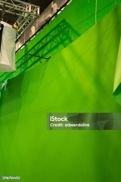 촬영 및 사진 촬영을위한 텔레비전 영화 영화 및 사진 스튜디오의 녹색 크로마 키 스크린 녹색 배경에 대한 스톡 사진 및 기타 이미지 녹색 배경 스튜디오 스튜디오 촬영