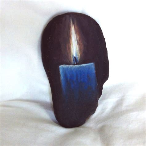 Piedras Pintadas A Mano Como Pintar Piedras Con Vela Azul Paso A Paso