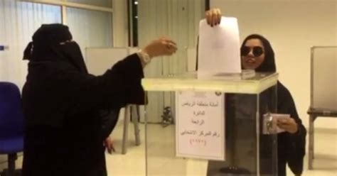 여성 인권 불모지 사우디 첫 여성 참여 선거 시작