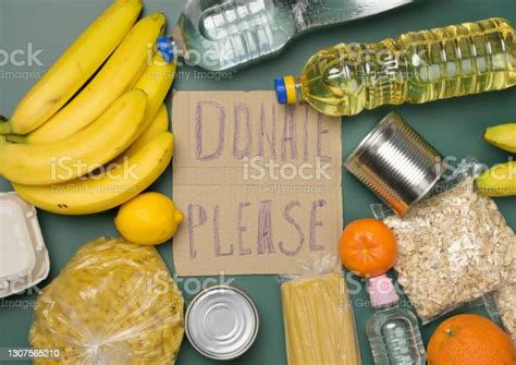 골판지에 비문 다양한 제품을 기부해 주세요 신선한 과일 파스타 통조림 식품 0명에 대한 스톡 사진 및 기타 이미지 0명 Sable Color 갈색 Istock