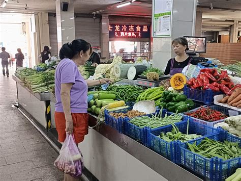 高温持续， 菜篮子”量足价稳