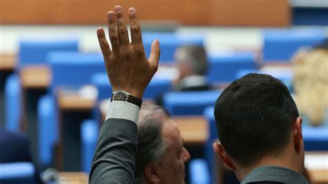 Бащите ще ползват отпуск за отглеждане на дете до 2 годишна възраст ако майката е лишена от