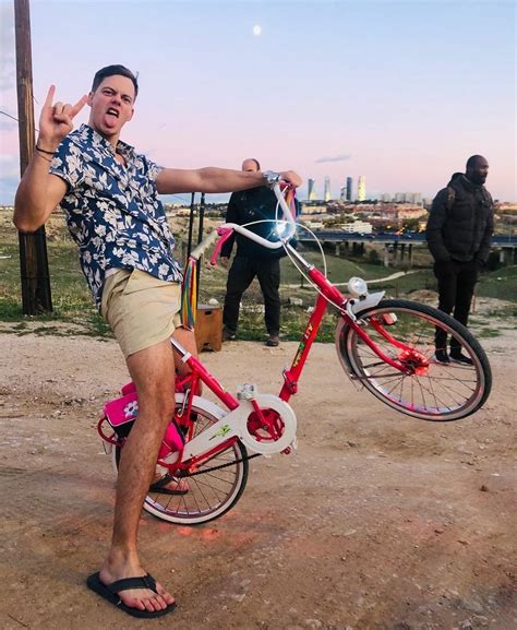 Bill Skarsg Rd S Feet