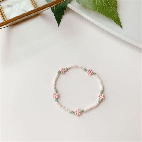 핸드메이드 마시멜로우 꽃 팔찌 비즈팔찌하네진패션팔찌 디자인쇼핑몰 바보사랑 Beaded Bracelets Diy Beaded Necklace Diy Diy