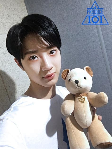 ‘프로듀스101 시즌2 라이관린 곰돌이 인형 기죽이는 병아리 연습생 손에 잡히는 뉴스 눈에 보이는 뉴스 뉴스엔