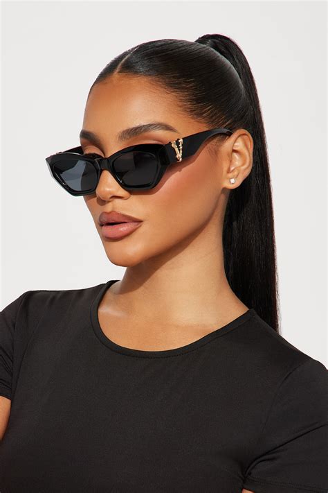 Very Indecisive Sunglasses Black Fashion Nova