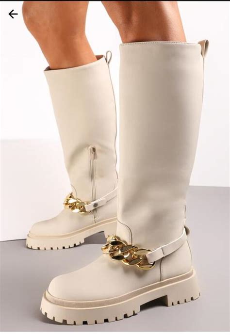 Чоботи черевики труби з прикрасою — ціна 1100 грн у каталозі Шльопанці Купити жіночі речі за