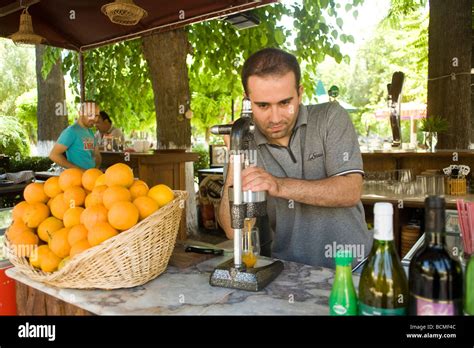 Fresh squeezed orange juice machine hi-res stock photography and images ...