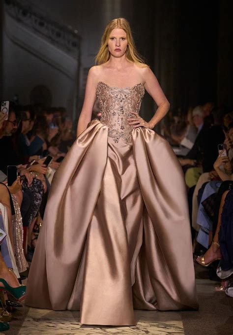 Haute Couture Autumnwinter 2025 2026 Collection Dior Gown Gowns