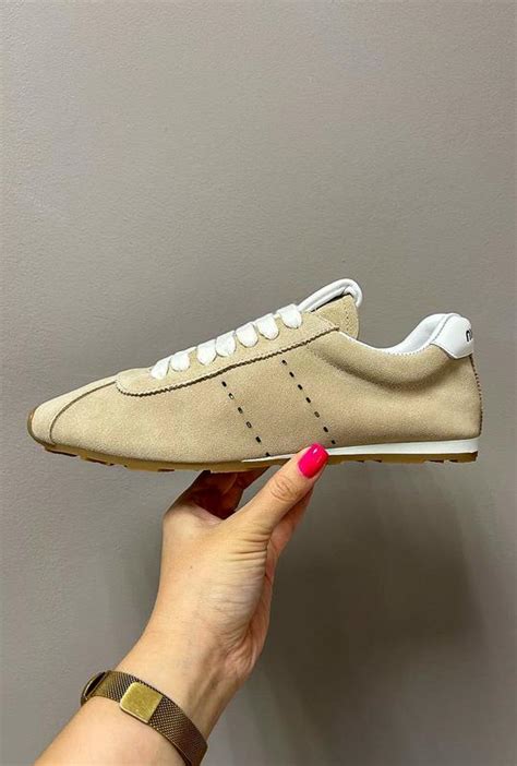 Гарні мʼякі жіночі кросівки Miu Miu Sneakers Beige бежеві — ціна 4450 грн у каталозі Кросівки