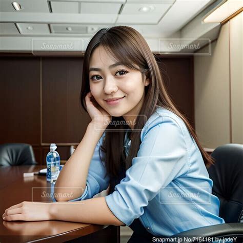 キャリアウーマンの女性の写真・画像素材 Snapmart（スナップマート）