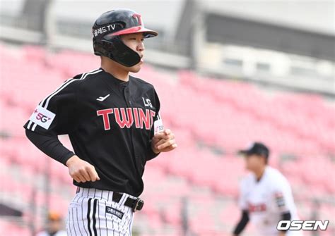 60억 국대 Fa 완벽 쇼케이스 2출루 호수비 폭발 Lg 천군만마 왔다 [★수원] 스타뉴스