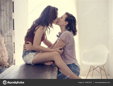 Pareja Lesbiana Pasando Tiempo Juntos — Foto De Stock 138521676 © Rawpixel