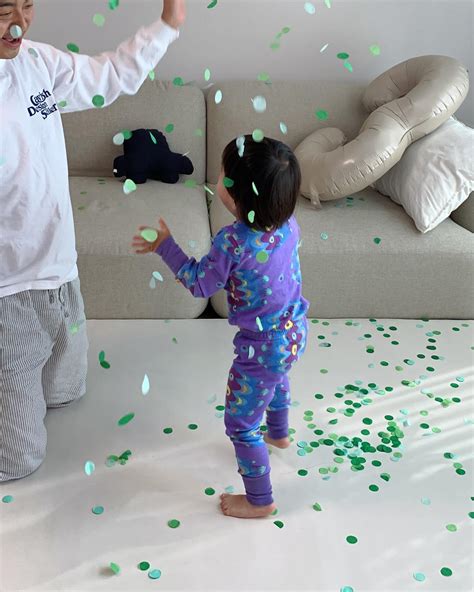 Kitehee 선호 산타가 크리스마스 선물 고르러 바치 쇼룸에 다녀왔어요 👀 너무 예쁜게 많아서 산타 가방이 무거워졌대요 ️ 📍바치 쇼룸 서울시 용산구 한남대로42가길