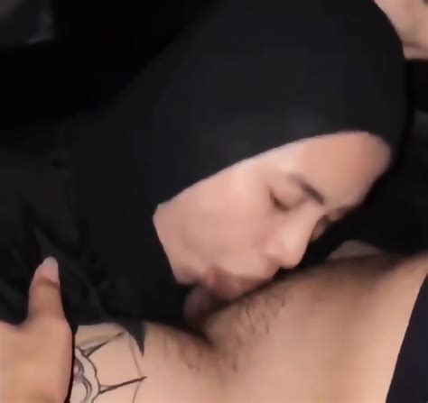 Gadis Krudung Hitam Sepong Kontol Part