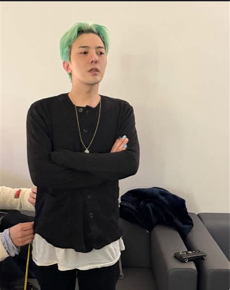 지드래곤 ‘굿데이 무대 위해 새 옷 제작…무대는 결방 패션은 계속된다