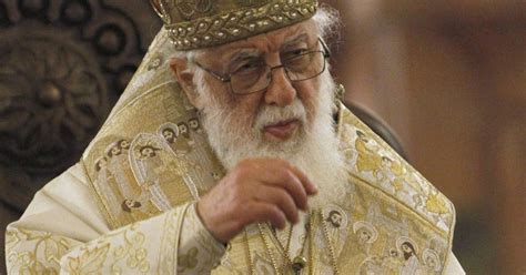 ილია Ii მოდის ხალხი საპატრიარქოში და ბანკის ვალის გამო ტირის ტაბულა