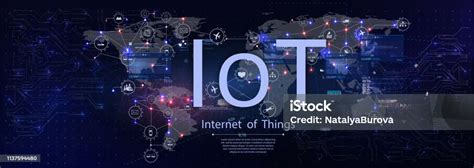 개념 사물 인터넷 장치 및 네트워크에 대 한 연결 개념입니다 미래의 파란색 배경으로 네트워크 연결의 스파이더 웹 Hud Ui