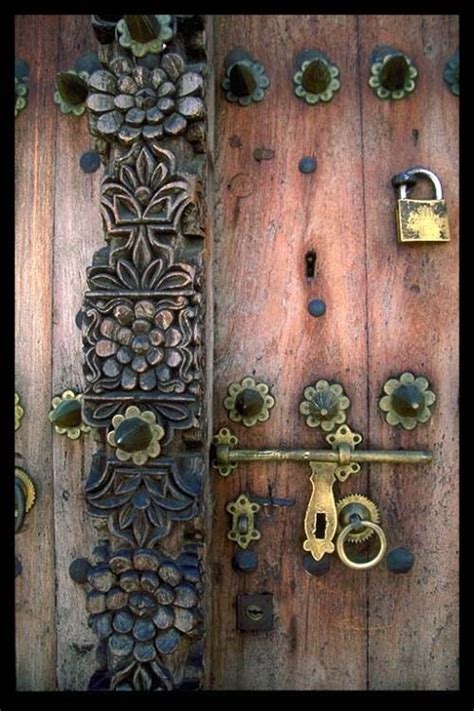 Двери | Beautiful doors, Unique doors, Door knobs and knockers