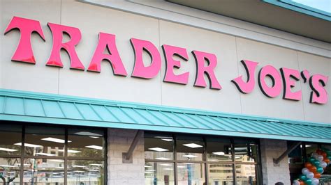 This Is Why Trader Joe S Food Is So Cheap
