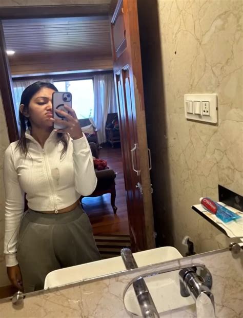 Dur Valo Lagena Valo Jacket Tay Mal Pore Gelo Akhon Jodi Jacket Ta Bathroom Khule Rekhe Ghore