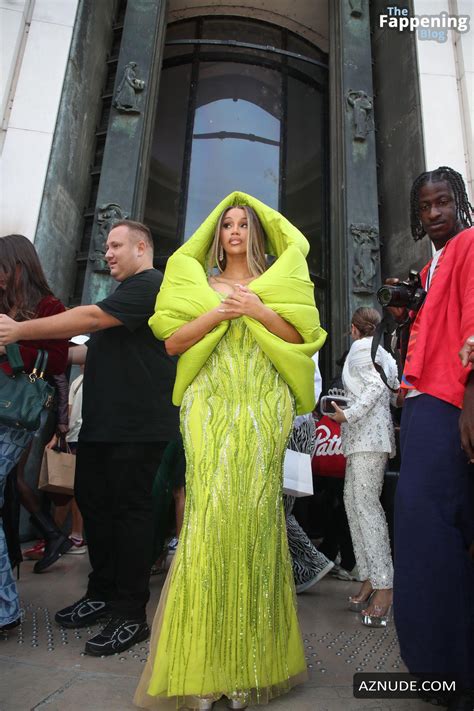 Cardi Bs Sexy Cleavage Show At The Gaurav Gupta Show In Paris Aznude