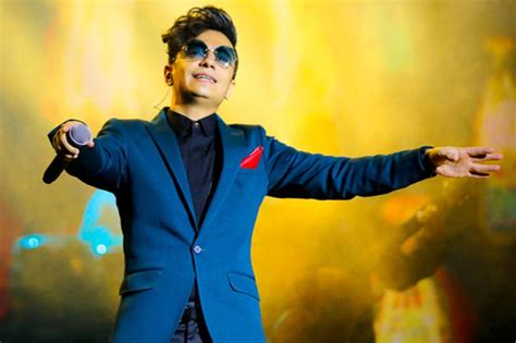 مخاطبین کنسرت محسن ابراهیم زاده روی صحنه داشت عق می‌زد رویداد24