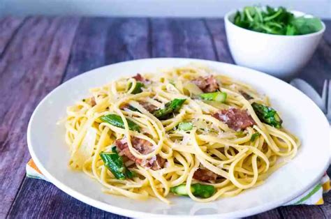 Linguine With Onion Bacon And Asparagus