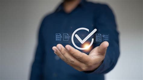 품질 보증 개선 제품 표준 서비스 품질 및 규정 요구 사항을 준수하기 위해 구조화된 체크리스트를 따릅니다 복종에 대한 스톡 사진 및 기타 이미지 Istock