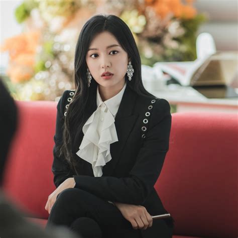 Content 김지원 눈물의 여왕 1화 재킷·이어링 Walaland왈라랜드