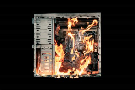 Layar Laptop Rusak Kenali Tanda Dan Penyebabnya Isotronik