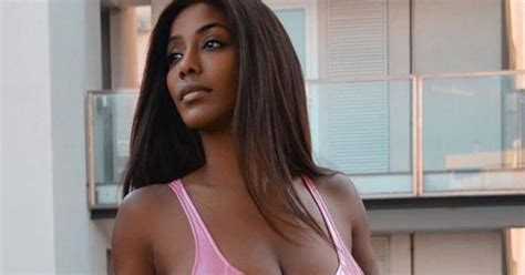 Curve Mozzafiato Ainett Stephens In Bikini Lascia Tutti Senza Parole