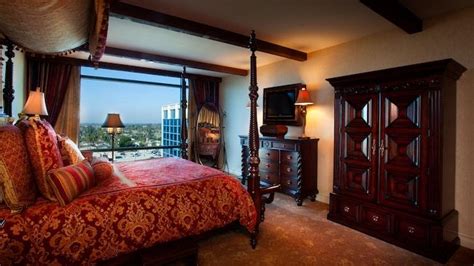 Pirates Of The Caribbean Suite Disneyland Hotel Hotel Disneyland Resort