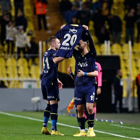 Ff Tv On Twitter Fenerbah Eli Futbolcular Villarreal Ma Ndaki Gol N Ard Ndan Sakatlanan