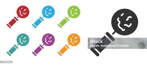 흰색 배경에 격리 된 돋보기 아이콘 아래 검은 미생물 박테리아와 세균 세포암 미생물 바이러스 곰팡이 다채로운 아이콘을 설정합니다