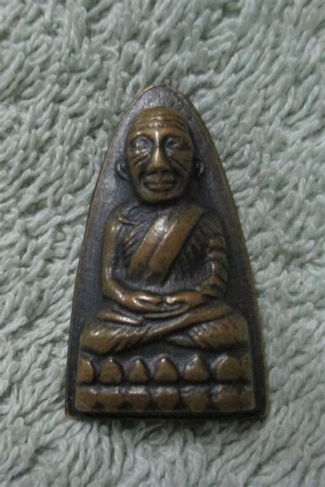 ขายแล้ว หลวงปู่ทวด หลังหนังสือใหญ่ ว หัวกลวง ปี 2505