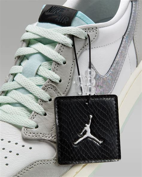 Tenis para hombre Air Jordan 1 Retro Low "LNY". Nike.com