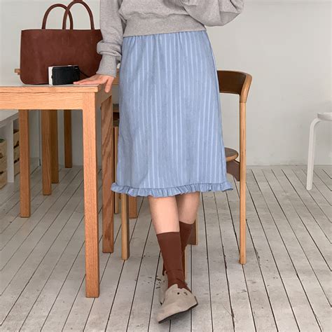 아더먼데이 밴딩 뒷트임 프릴프릴 슬릿 밴딩스커트 트임스커트 미디스커트 레이어드스커트 스트라이프 패턴스커트 밴딩치마 롱스커트 하객룩 가을신상 가을치마 화이트치마 프릴스커트