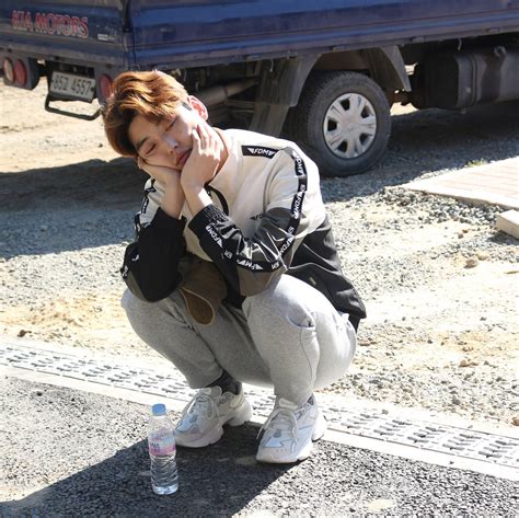 People Following Qodot