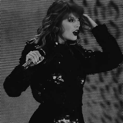 Taylor Swift Dark