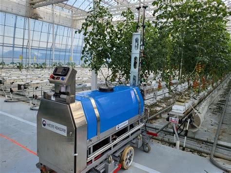 농진청 3세대 기술적용 스마트 온실 방제로봇 개발