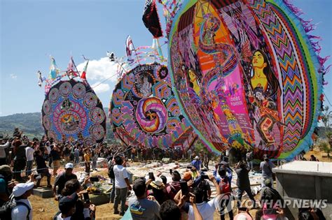 대형 연 날리기 축제과테말라 숨판고 연합뉴스