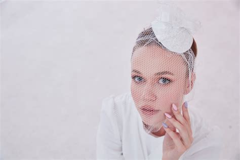 Deep Web Portal Kayaya Gömülü Çekiç Tahta Sap Ve Demir Tokmaktan Oluşan Bu çekiç 1936da